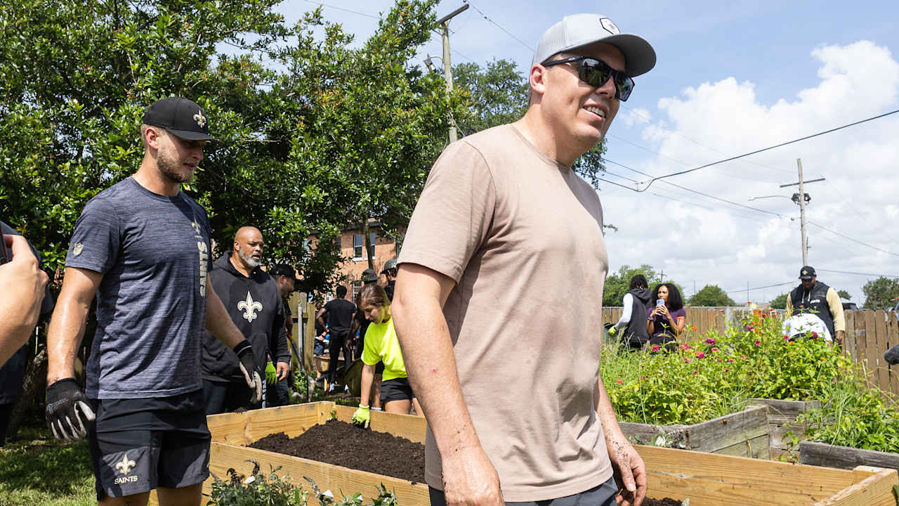 Recap: Saints help refurbish community center with Rebuilding Together ...
