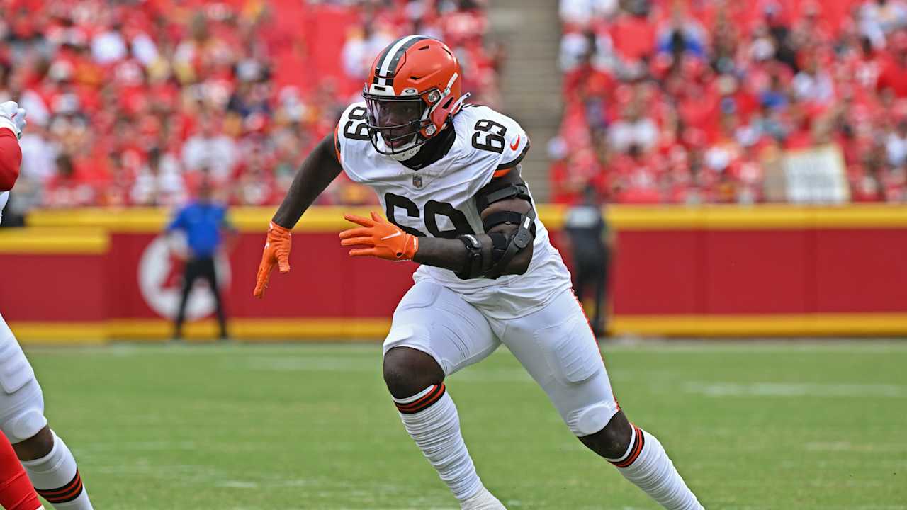 Jeremiah Martin joins the New Orleans Saints | Meet the Team Photos