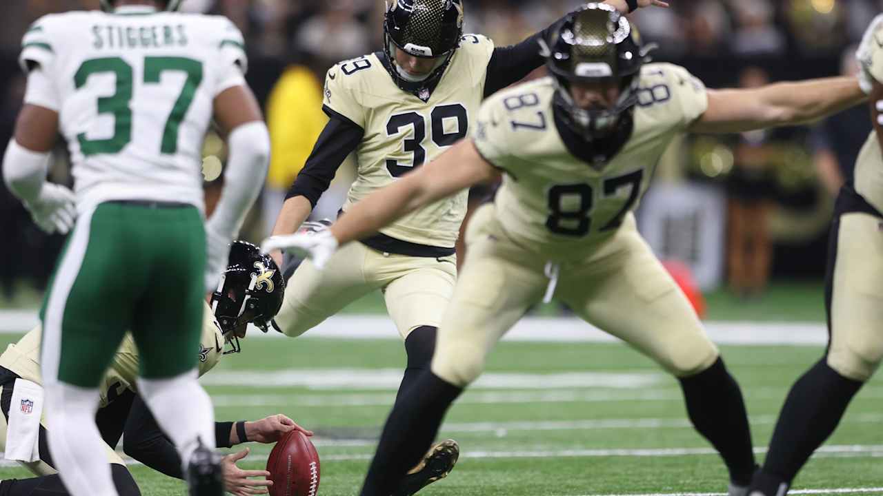 Saints kicker Charlie Smyth's 3rd FG of 1st half good from 35