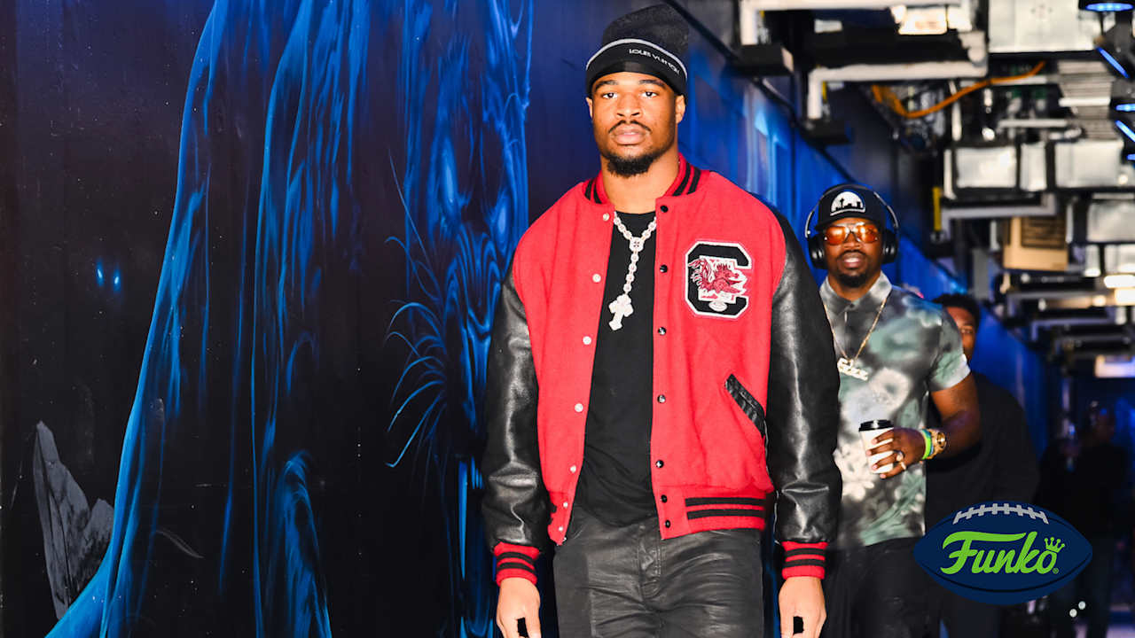 PHOTOS: Seahawks Depart Team Hotel And Arrive At Bank Of America ...