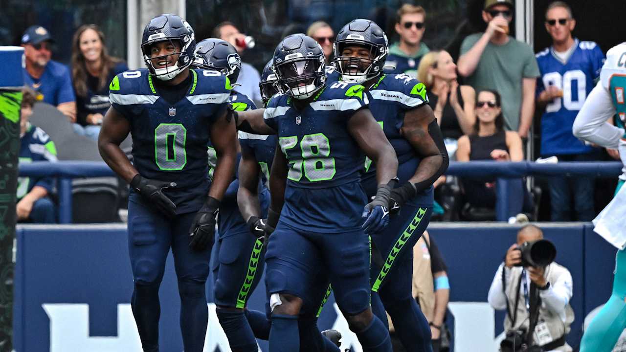 PHOTOS: Seahawks Uniform Combo | College Navy Blue