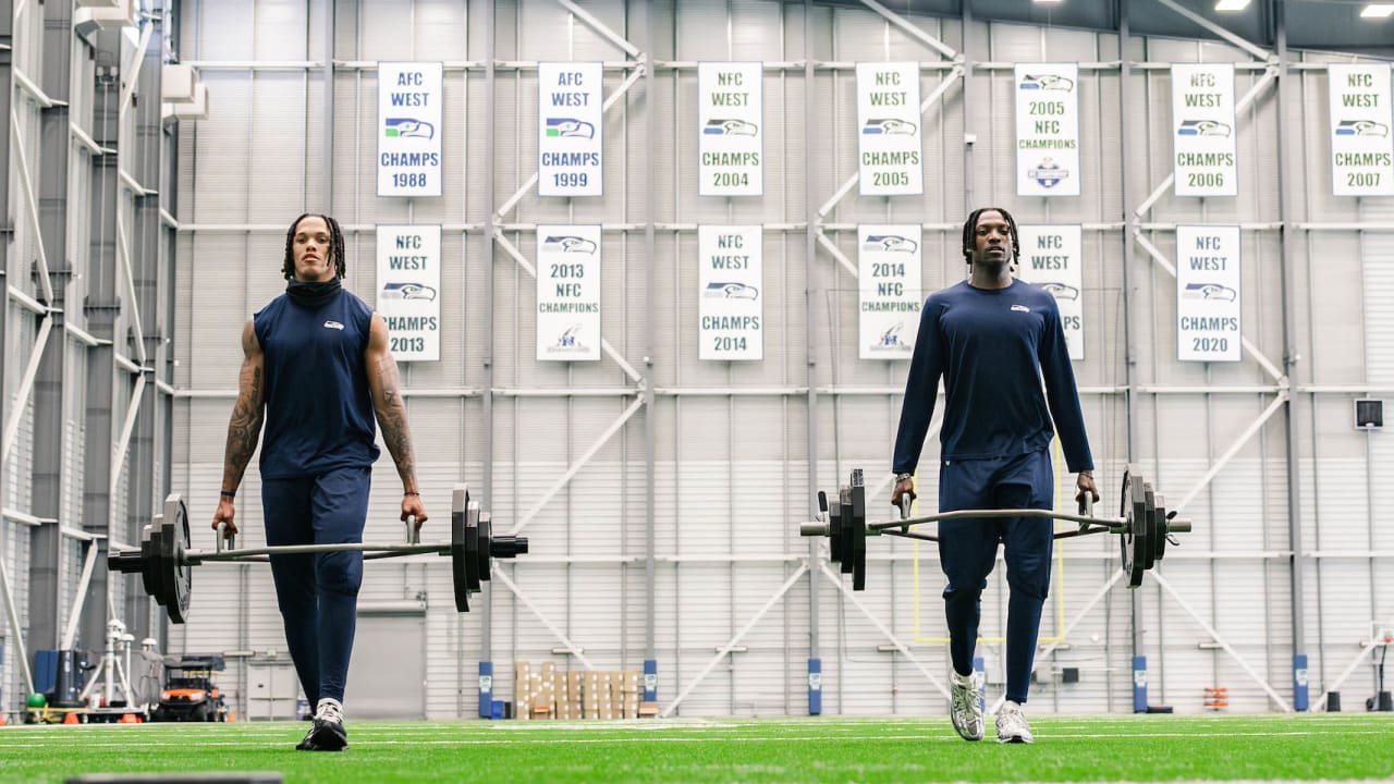 PHOTOS: 12 Frames From Offseason Workouts | Seahawks Hold Midweek Workout