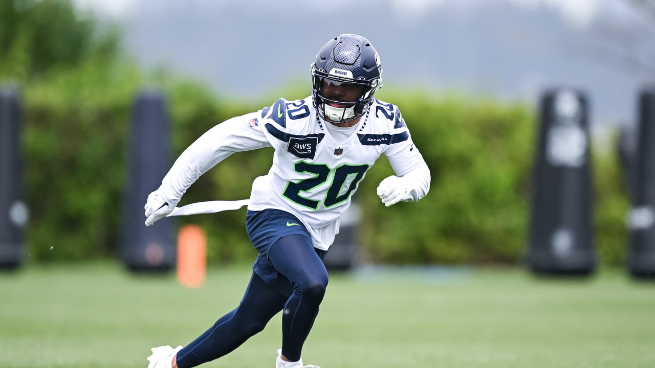 PHOTOS: 12 Frames From OTAs | Seahawks Suit Up For OTA #3