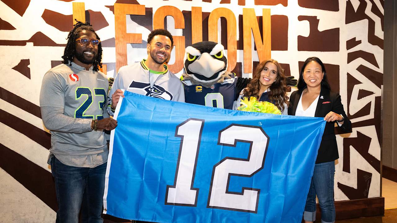 PHOTOS: Seahawks Visit Legion Sports Bar