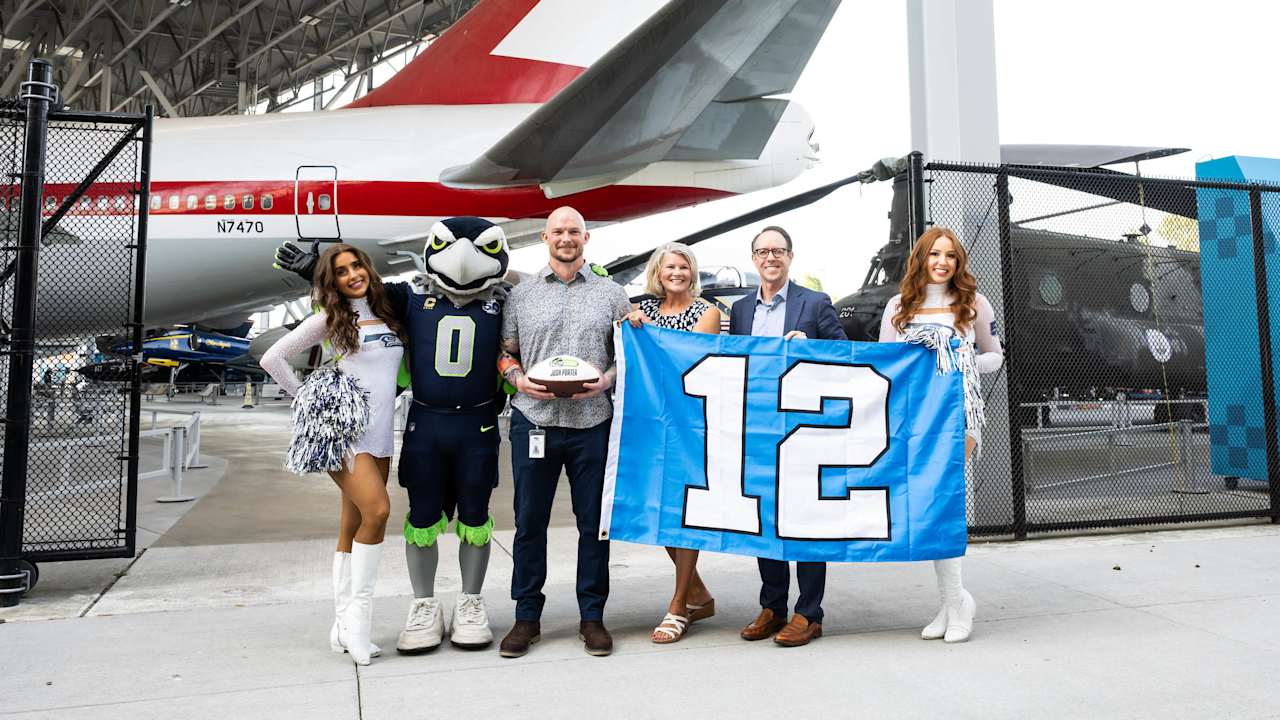 PHOTOS: Seahawks & Delta Air Lines Award Josh Porter The Delta ...