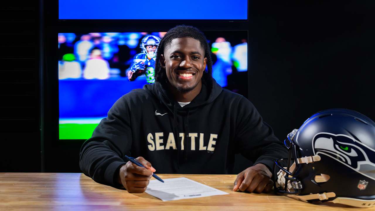 Seahawks Sign First-Round Pick Jadarian Price