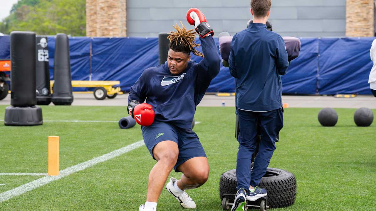 PHOTOS: Seahawks Pick Up The Intensity For A Wednesday Workout