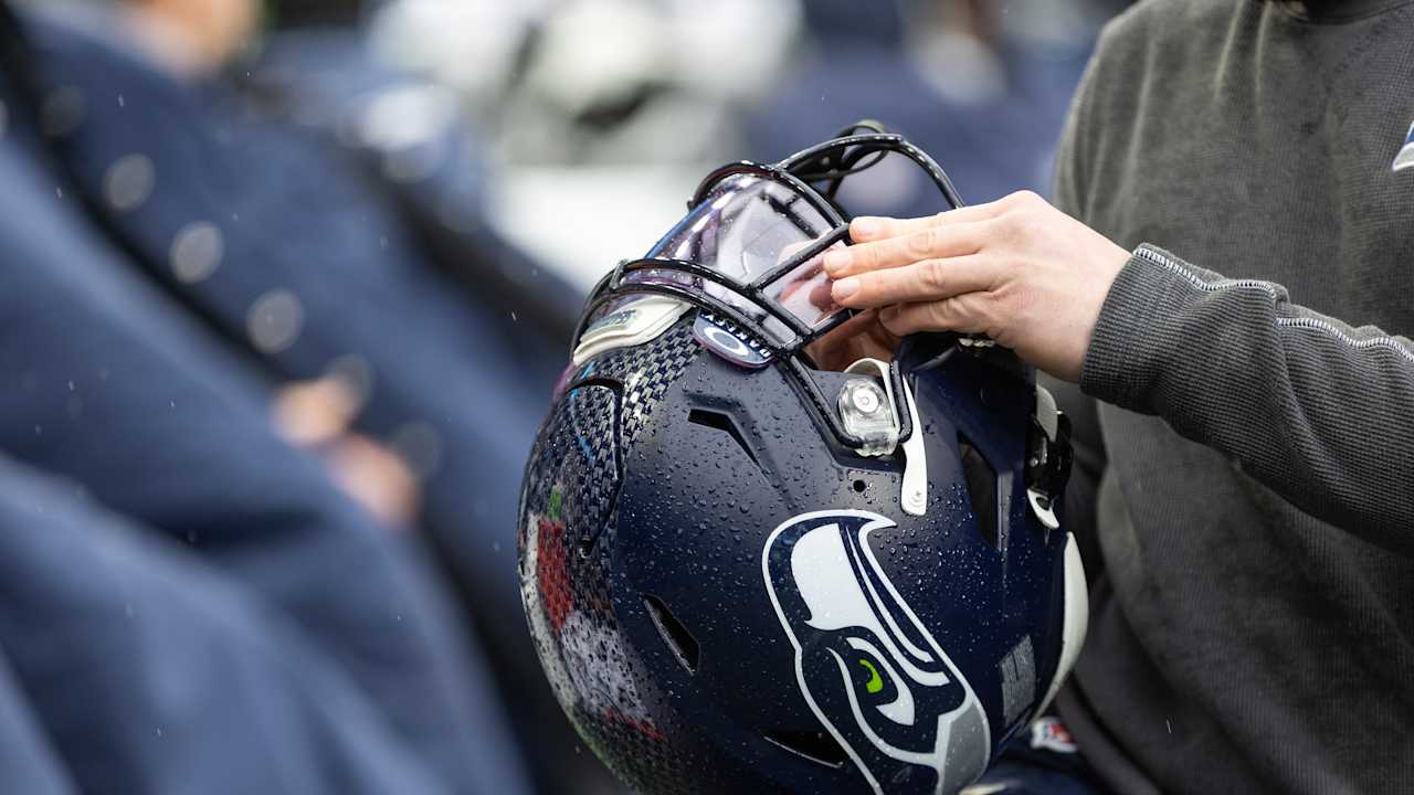 Seahawks Waive Two Players