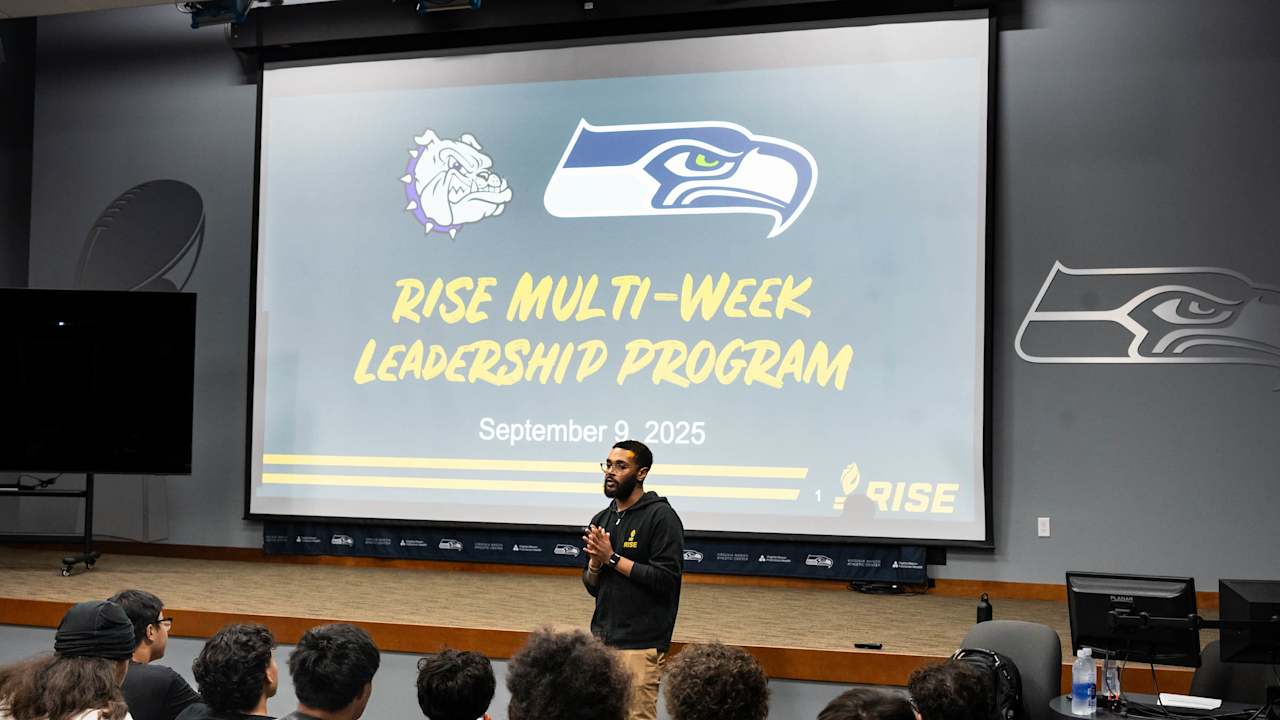 PHOTOS: Seahawks Host Foster High School Football Team For The Rise ...