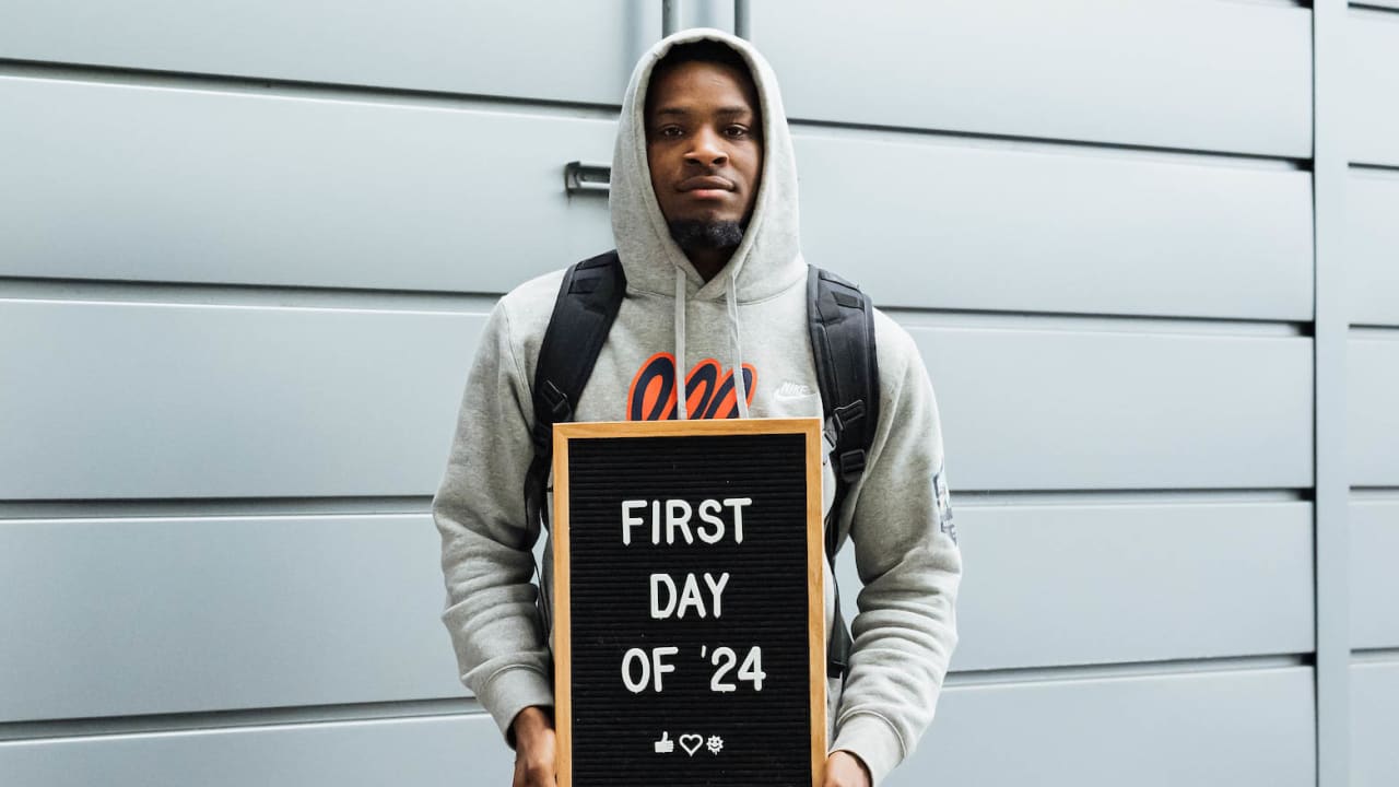 PHOTOS: Seahawks Players Arrive At The Virginia Mason Athletic Center ...