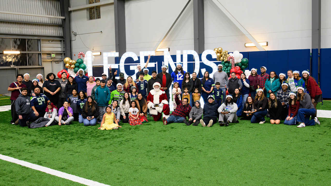 PHOTOS: Seahawks Legends Host Holiday Event At Virginia Mason Athletic ...