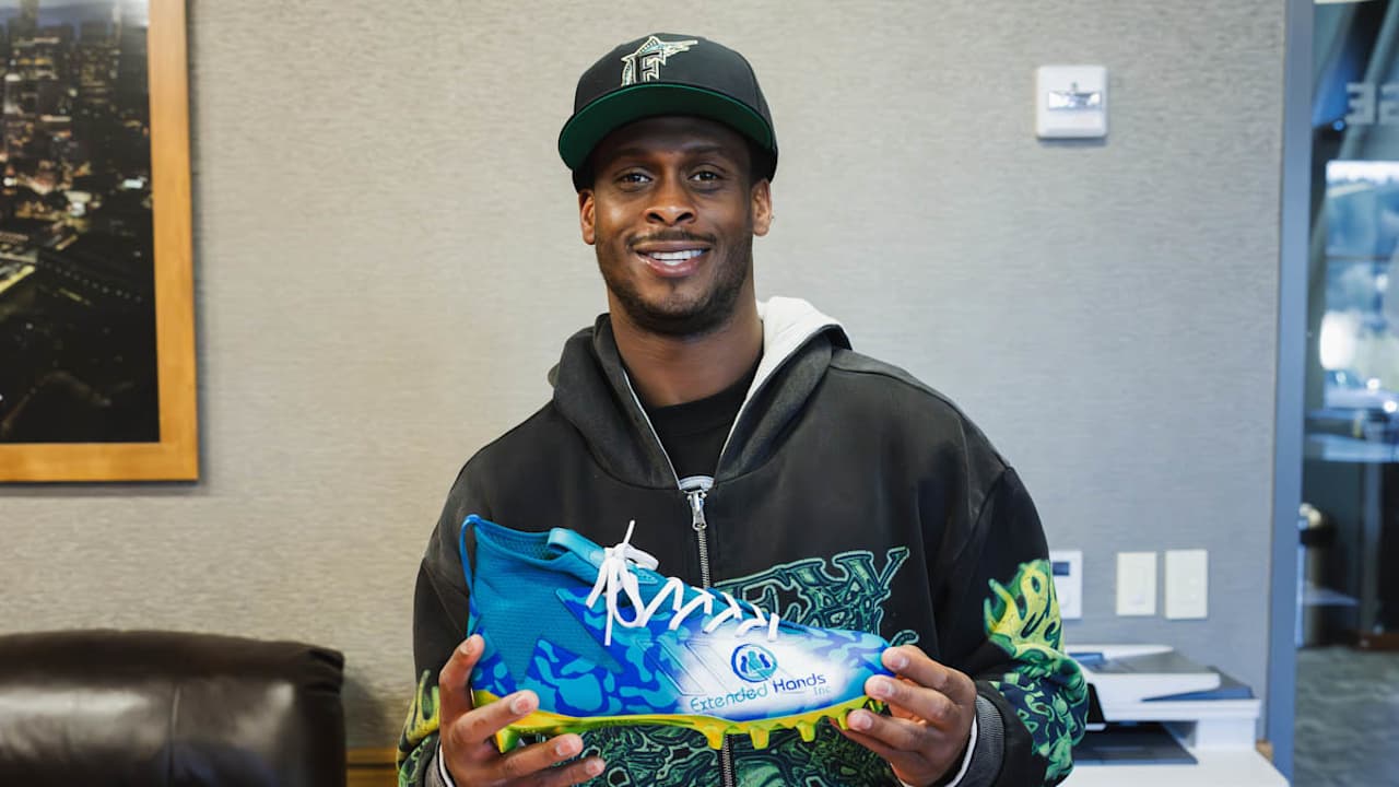 PHOTOS: Seahawks Players Unbox Their 'My Cause My Cleats'