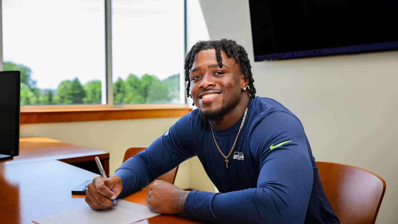 Seahawks Sign Fourth-Round Pick Tyrice Knight