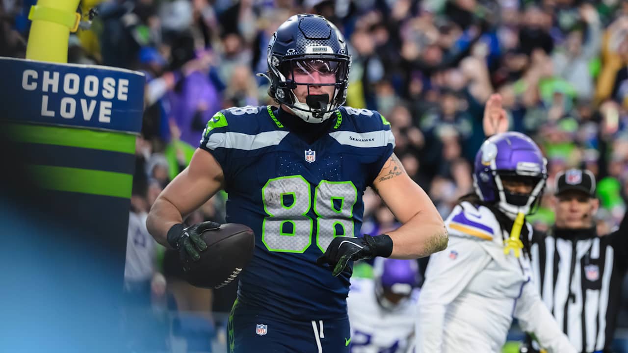 AJ Barner Showing He Can Be A ‘Complete Tight End’ In NFL