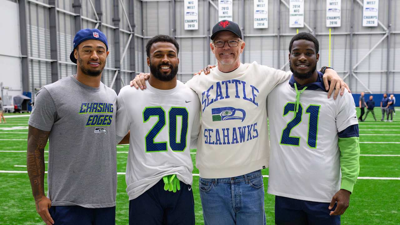 PHOTOS: Actor Matthew Lillard Visits Seahawks Practice