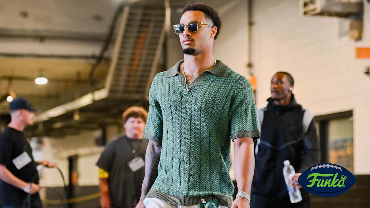 PHOTOS: Seahawks Depart Team Hotel And Arrive At EverBank Stadium