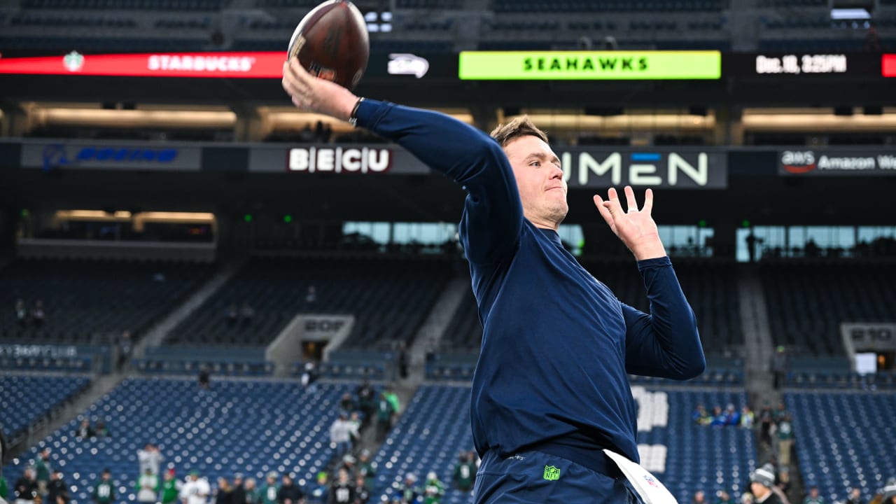 Drew Lock Starts At Quarterback For Seahawks' Week 15 Game vs. Philadelphia