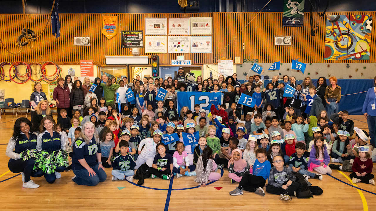 PHOTOS: Seattle Seahawks Visit Sanislo Elementary Through The 12-Pages ...