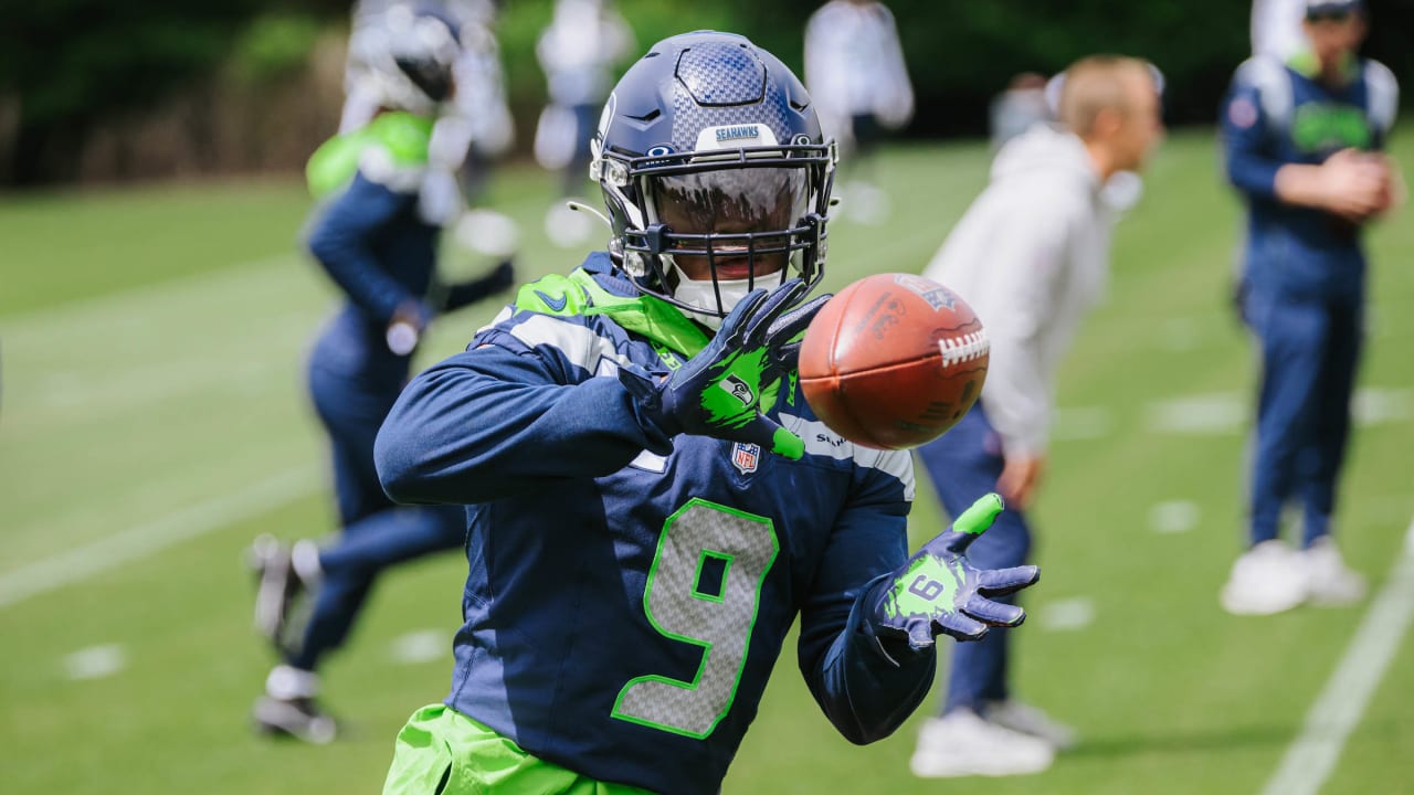 PHOTOS: 12 Frames From OTAs | Seahawks Participate In Thursday Workout