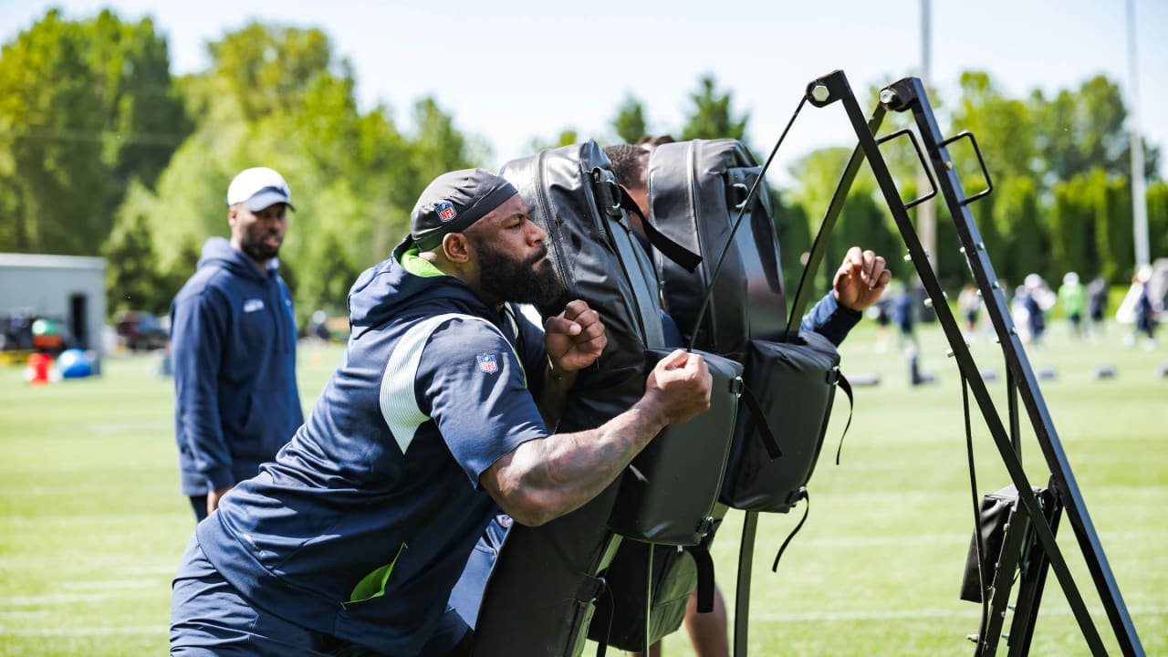 PHOTOS: 12 Frames From Offseason Workouts | Seahawks Hit The Field For ...