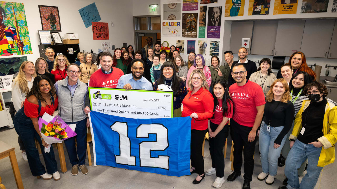 PHOTOS: Seahawks & Delta Air Lines Honor YaoYao Liu Of The Seattle Art ...