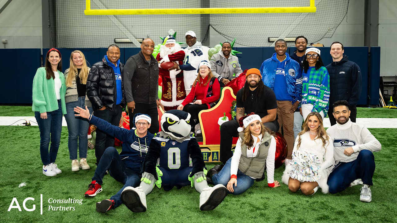 PHOTOS: Seahawks Legends Host 12 Families From Atlantic Street Center ...