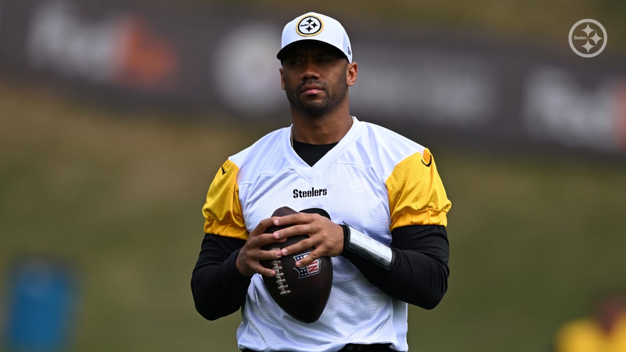 Wilson sits out first practice with Steelers