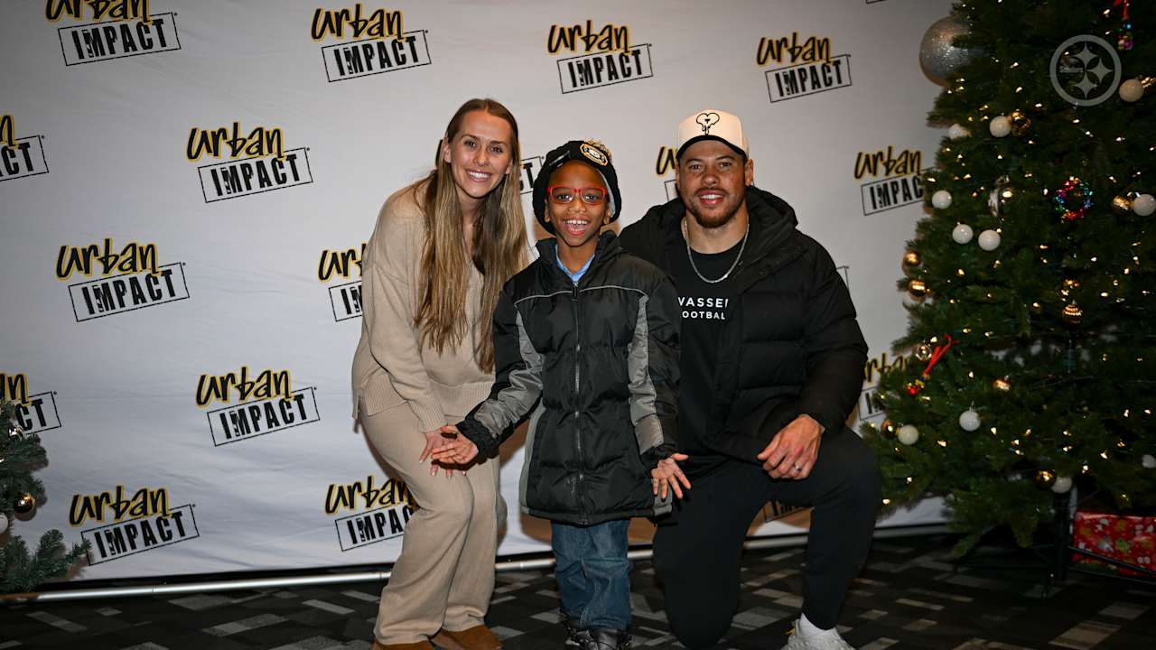 WATCH: Steelers give back at the holidays