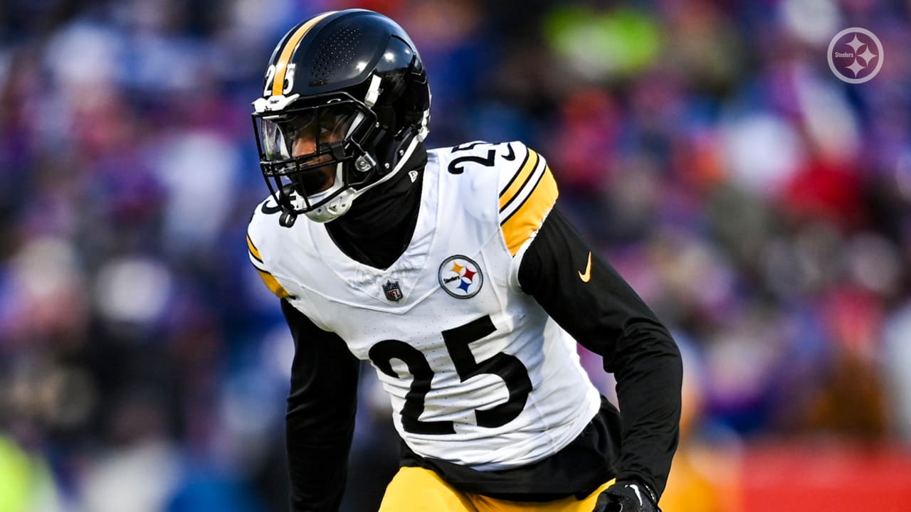 HIGHLIGHT: Rowe breaks up pass