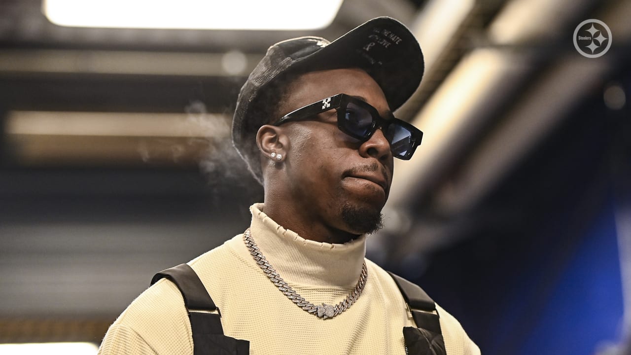 ARRIVAL PHOTOS: Wild Card at Bills