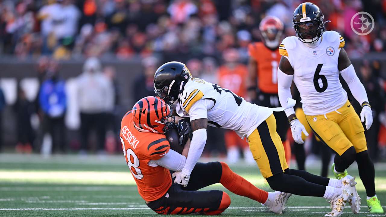 HIGHLIGHT: Elliott's hit-stick tackle