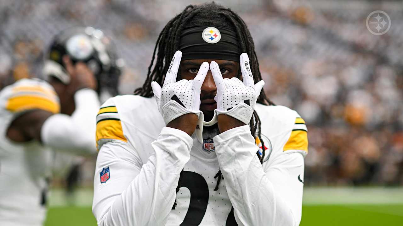 PHOTOS: Game faces - Steelers at Raiders