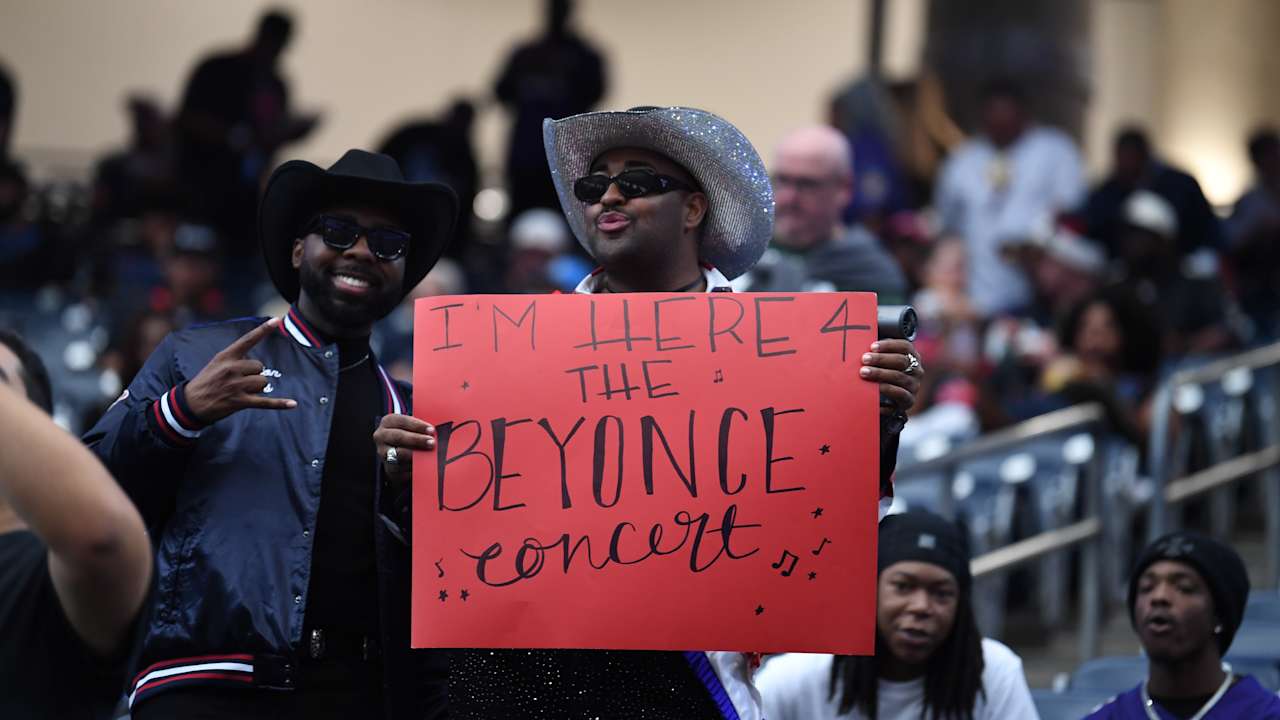 Everything Beyoncé performed during the NFL Christmas Gameday in Houston