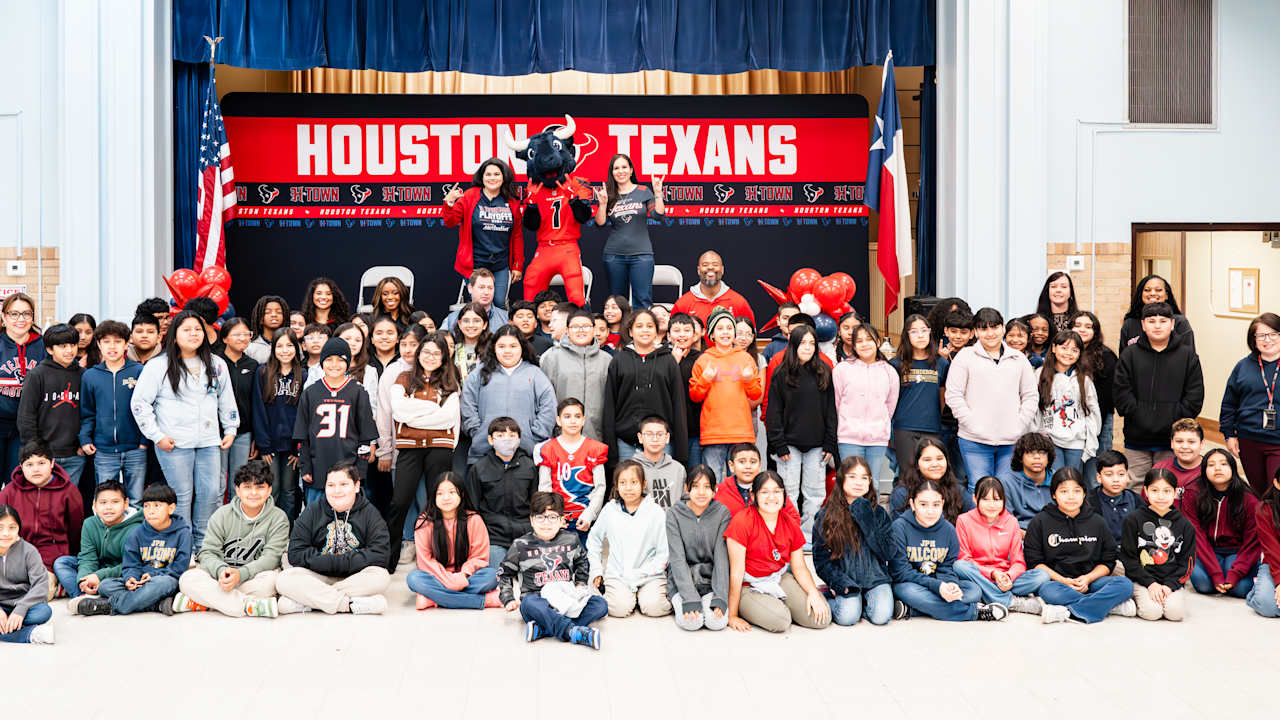 Reading with the Pros Kickoff at J P Henderson