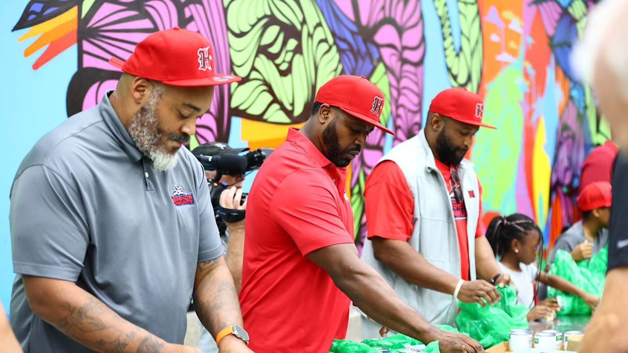 Texans Legends & Lions Legends Volunteer Event