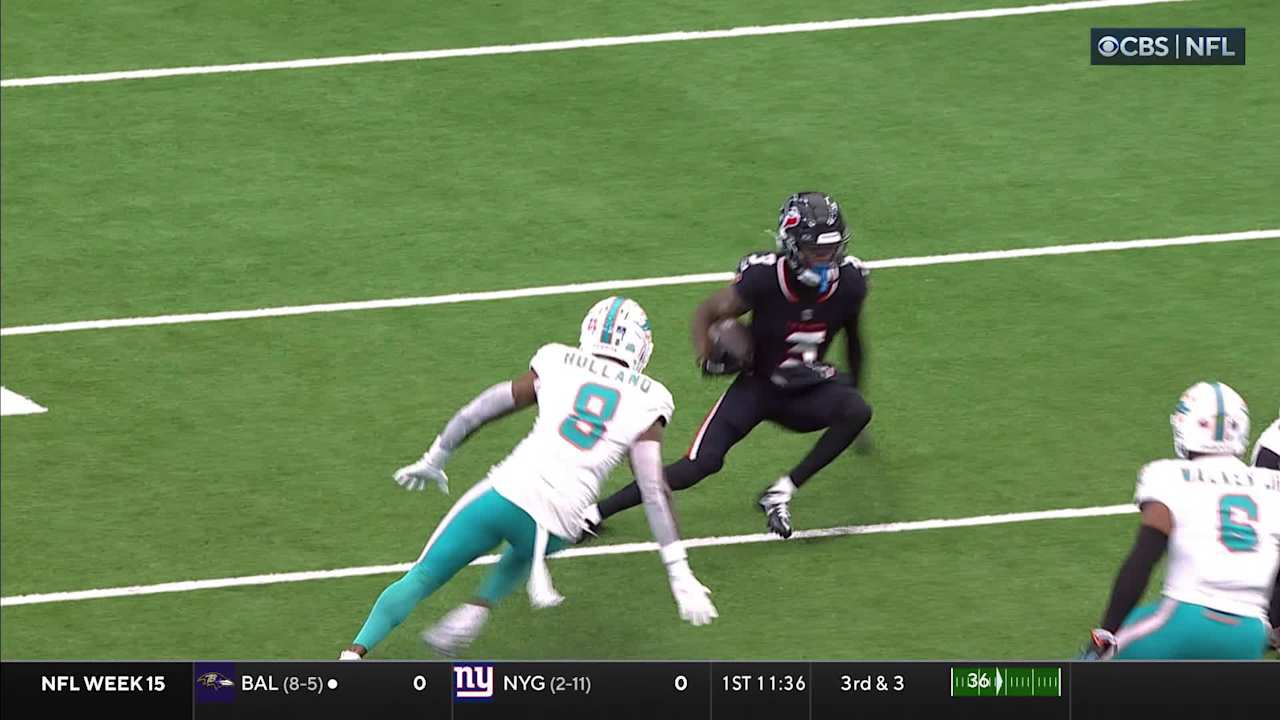 Tank Dell uses trickery and speed on 15-yard end around