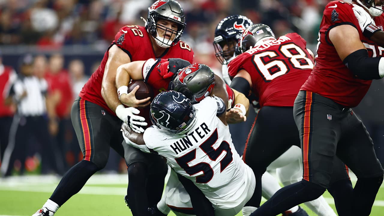 Danielle Hunter's blind-side sack of Mayfield goes for 8-yard loss