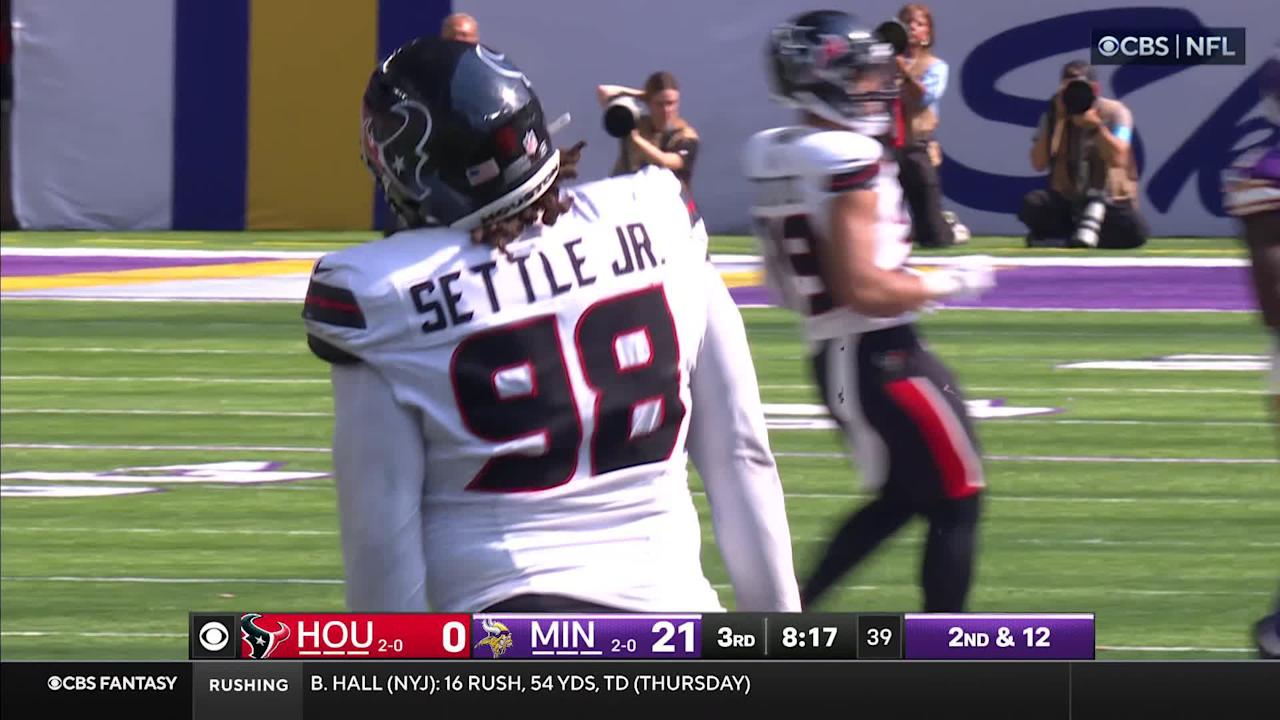 Tim Settle devours Darnold for his second sack of the game
