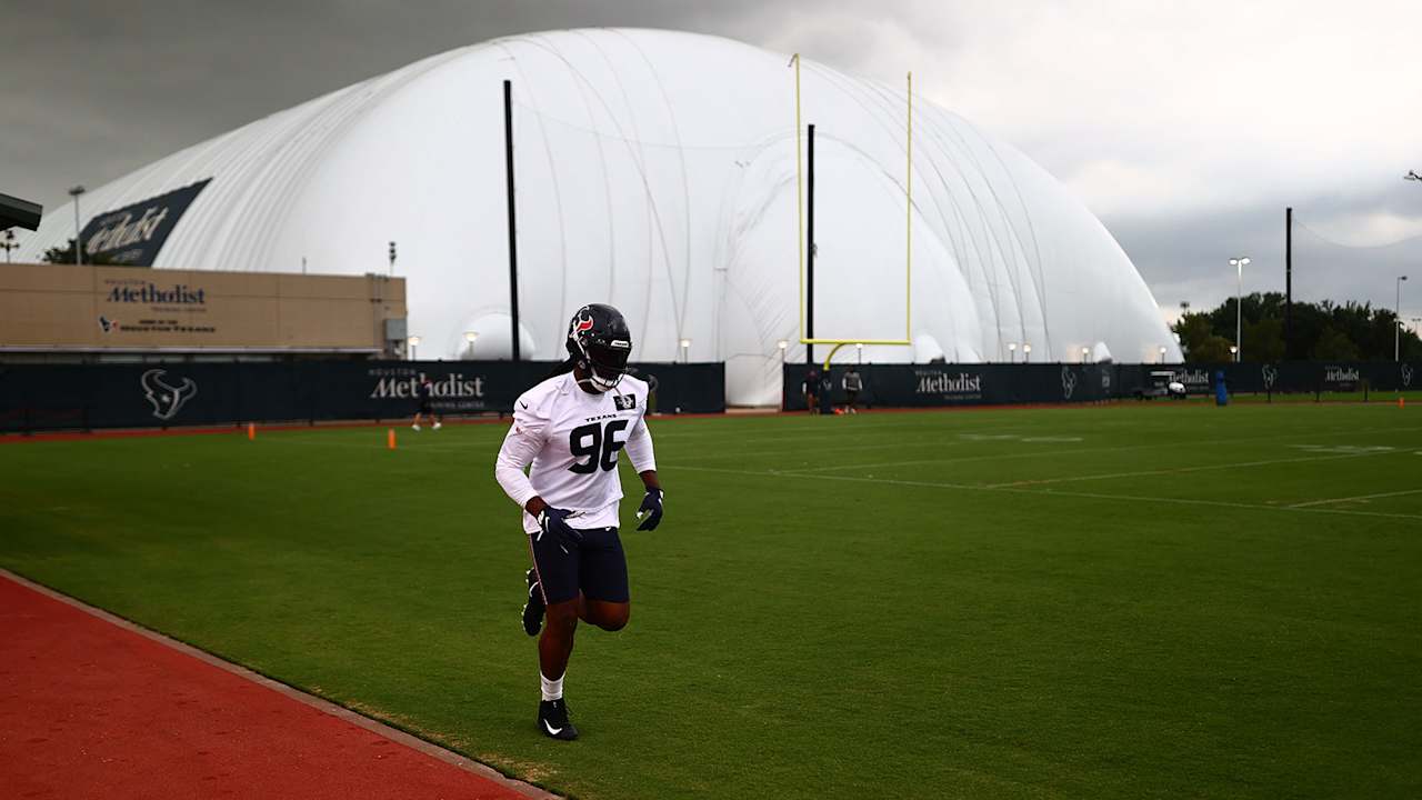 The Houston Texans are welcoming back defensive lineman Denico Autry ...
