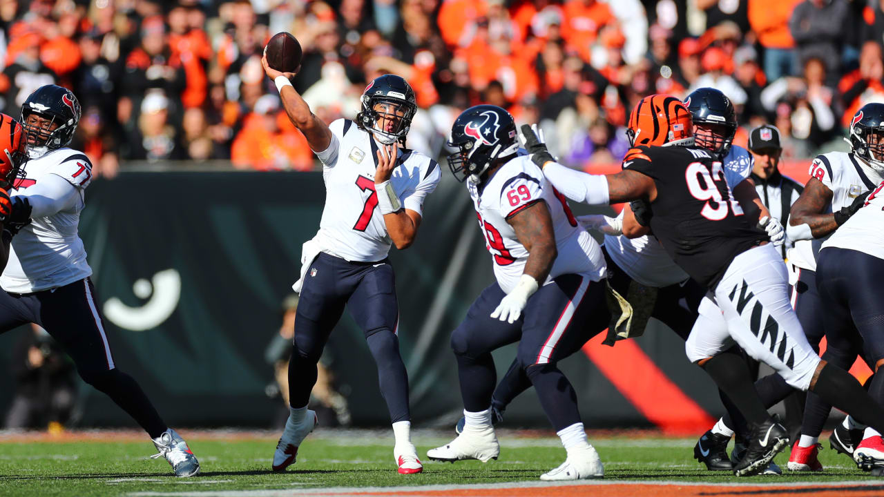 Highlights: Tank Dell's high-difficulty catch goes for 17-yard pickup