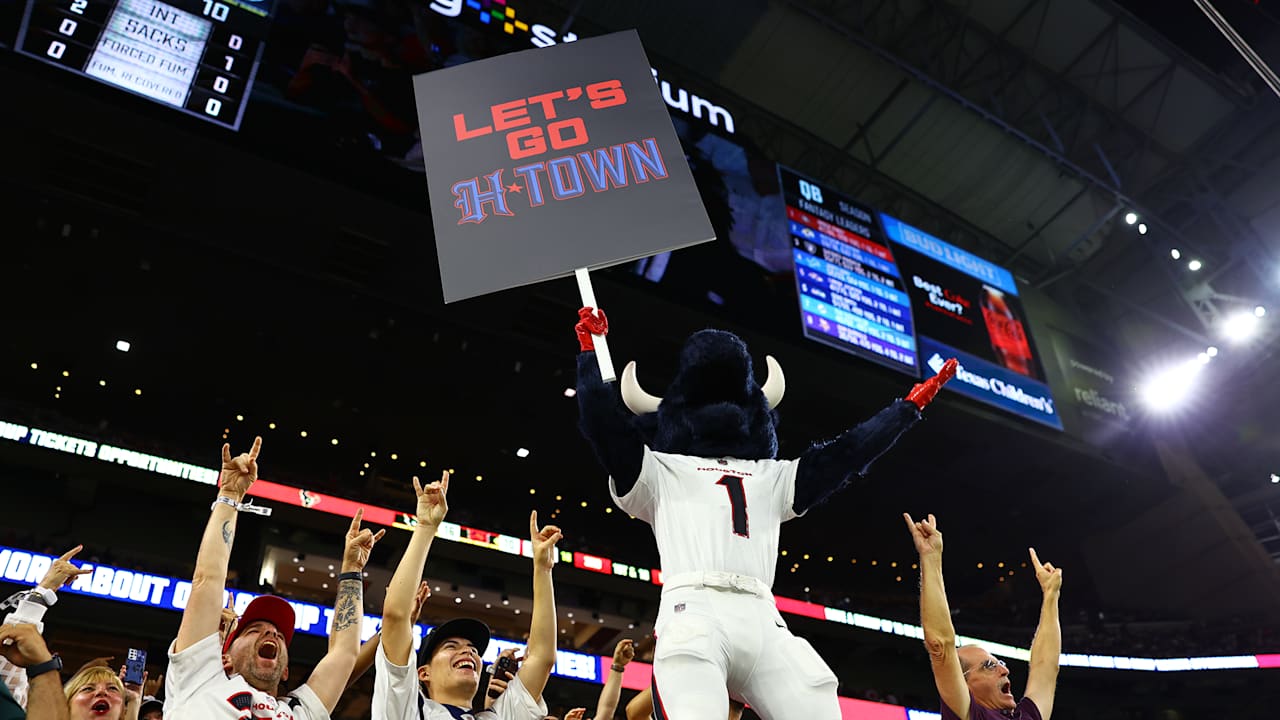 Texans' TORO To Be Inducted into Mascot Hall of Fame