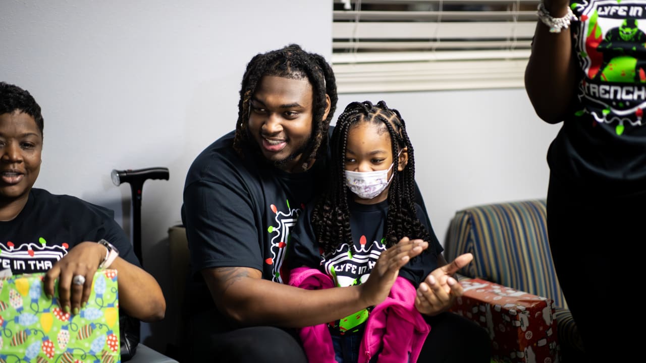 Kenyon Green Holiday Give Back with Triple 7 Ranch