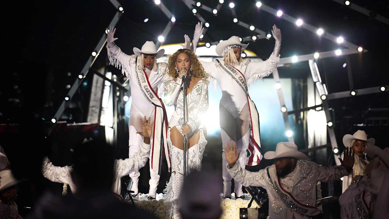 Beyoncé performing the NFL Christmas Gameday halftime show in Houston