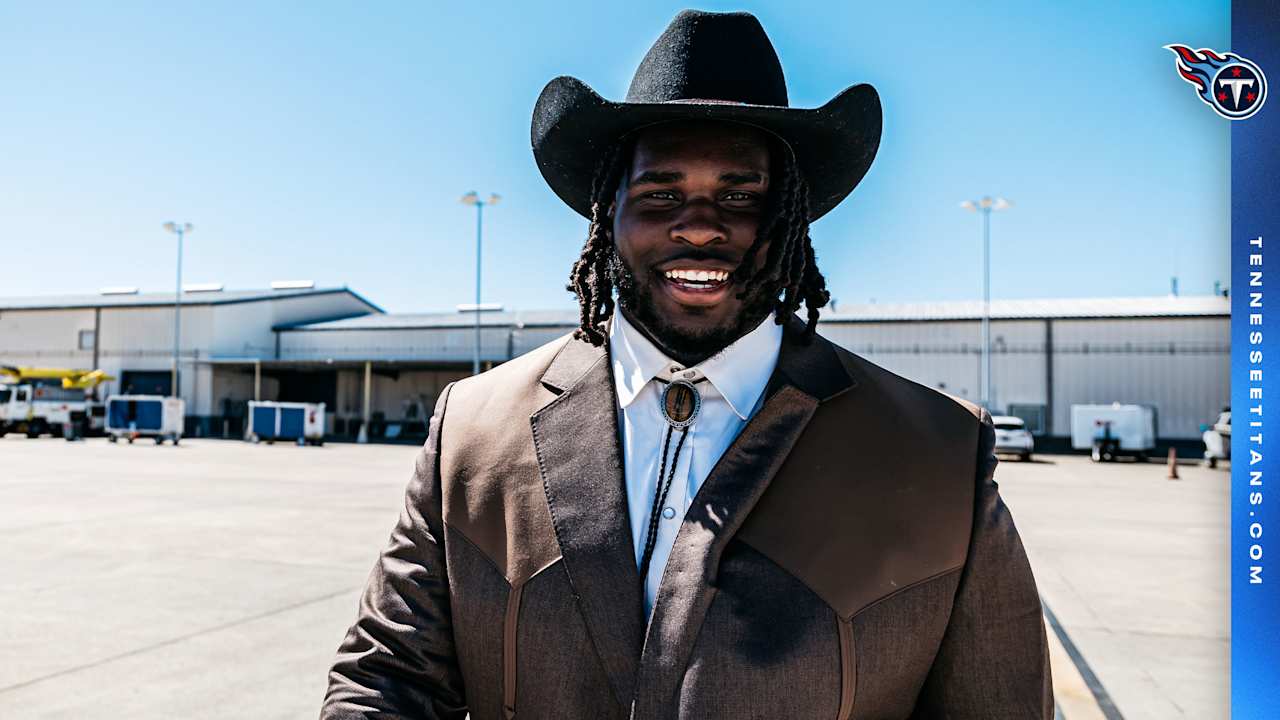 "Ma, the Meatloaf!" Titans DL T'Vondre Sweat Generating Buzz – and New ...