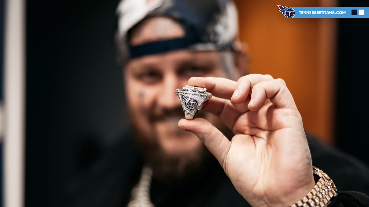 Jelly Roll Makes Surprise Appearance in Titans Team Meeting