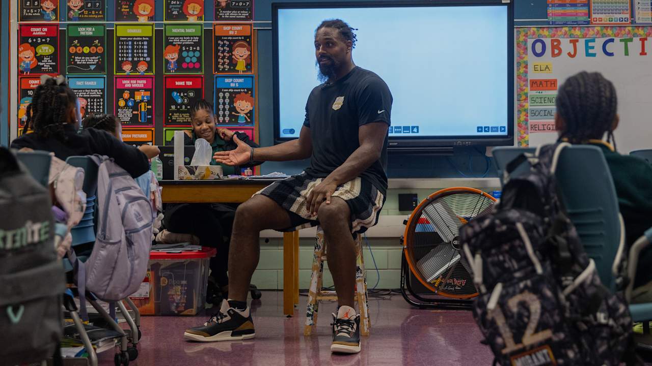 Photos: Cam Jordan visits St. Stephen Catholic School