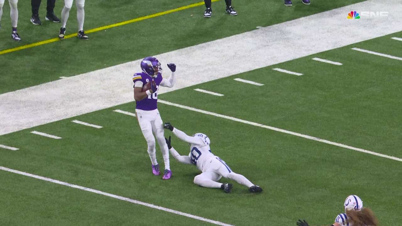 Jefferson Sheds Tackle, Goes For 21 Yards
