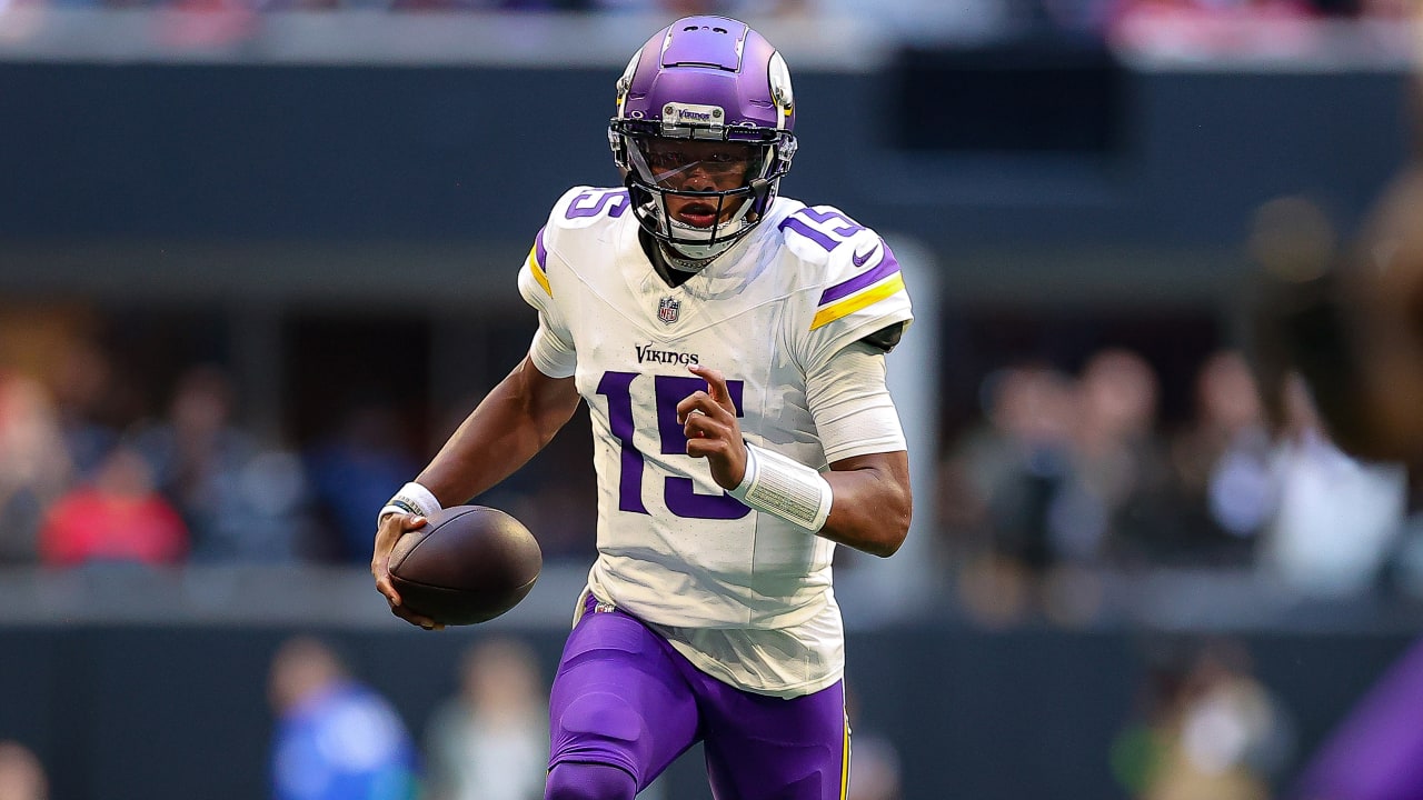 Dobbs Scrambles For Impressive 13-Yard Gain