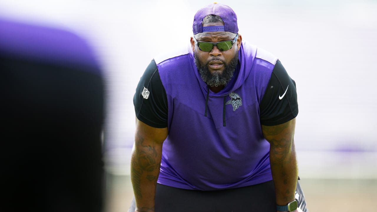 Marcus Dixon Reunites with Kevin O'Connell, Sizes Up Defensive Line