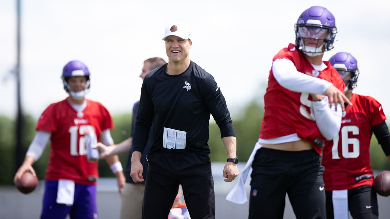 Josh McCown Shaping Vikings Quarterbacks